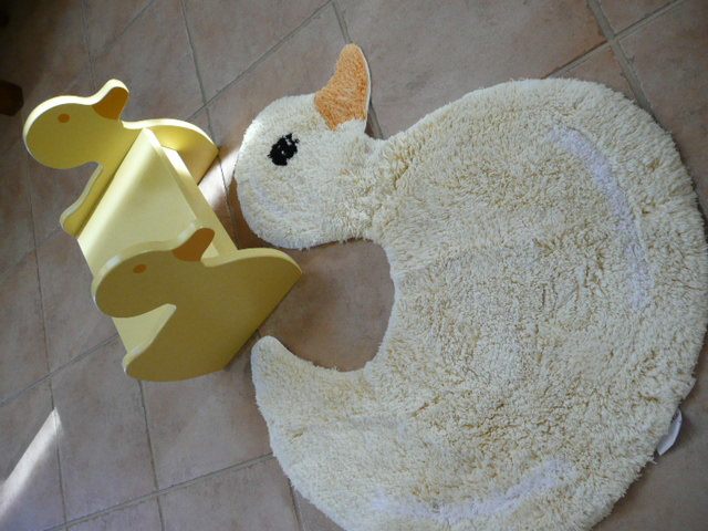 サンディエゴタウン - クラシファイド[Ducky bath mat & step stool Pottery Barn]