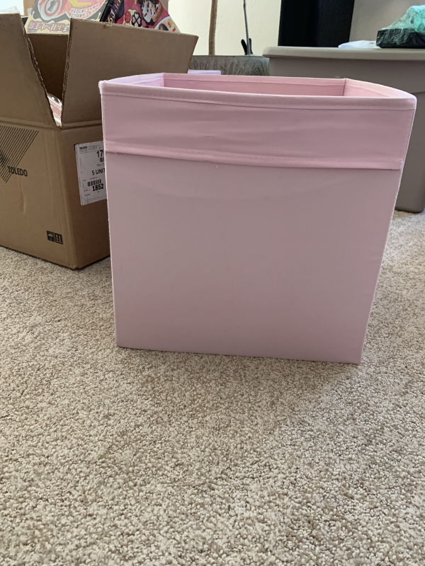 サンディエゴタウン - クラシファイド[IKEA KALLAX Shelf unit. High gloss white with pink ...